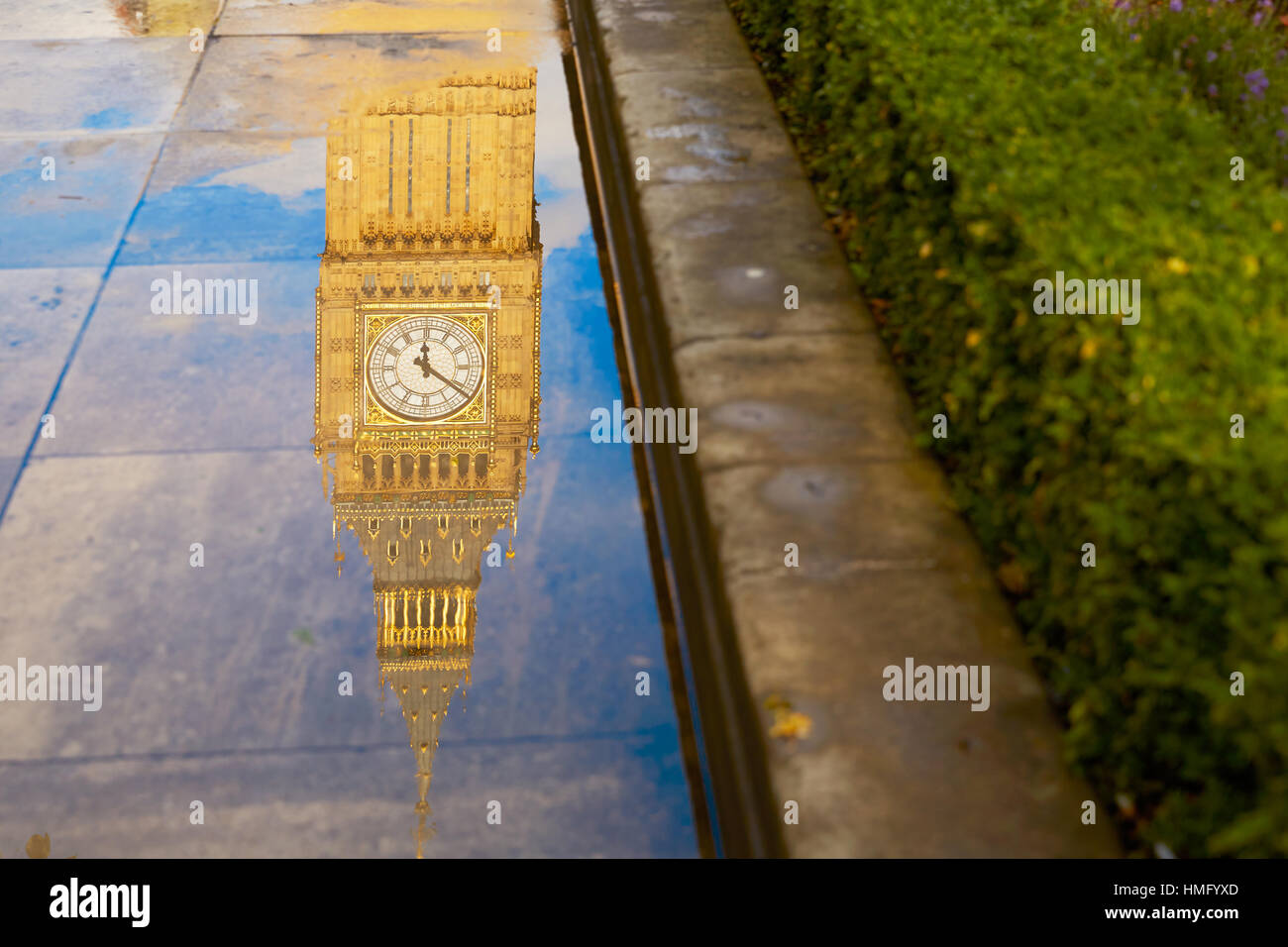 Big ben reflection in puddle hi-res stock photography and images - Alamy