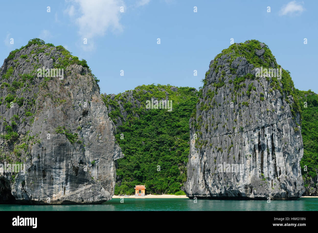 Temple halong bay vietnam unesco hi-res stock photography and images ...