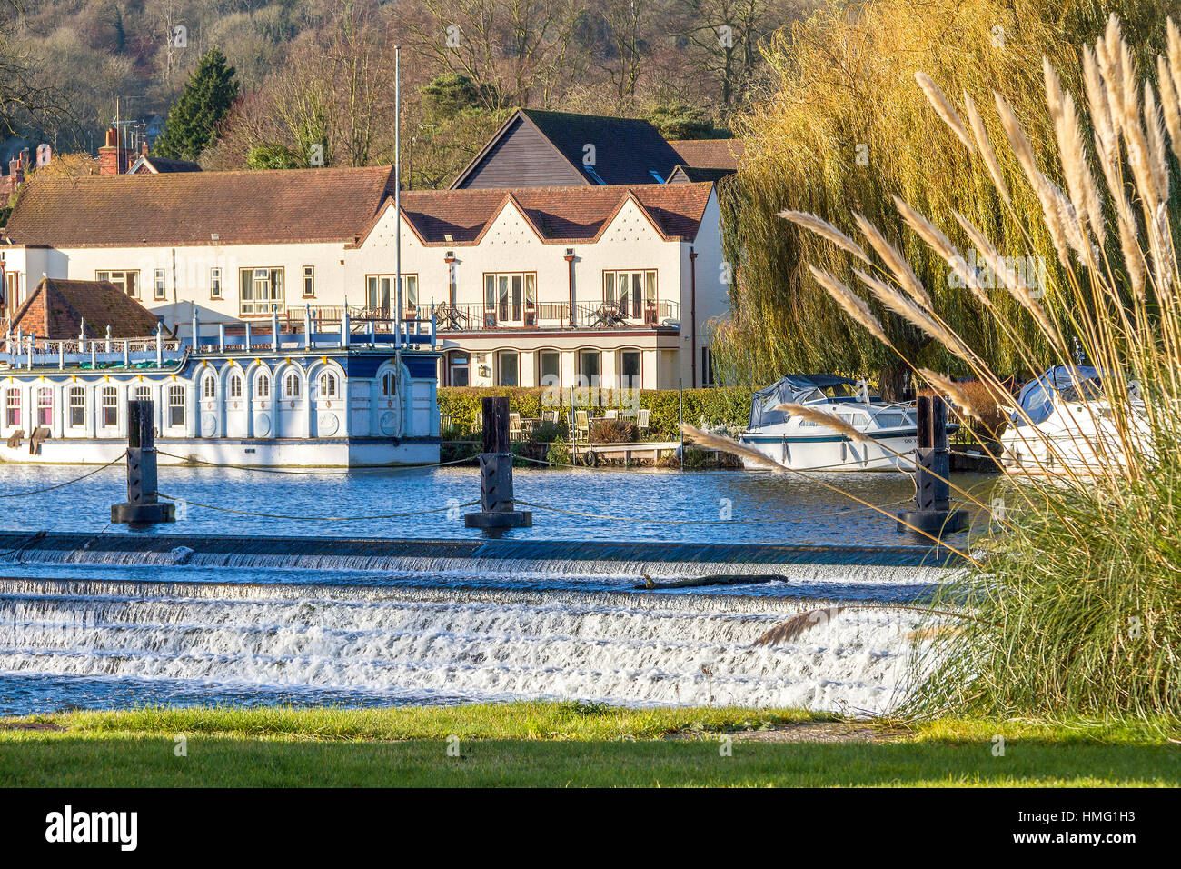 The Weir At Goring On Thames Oxfordshire UK Stock Photo - Alamy