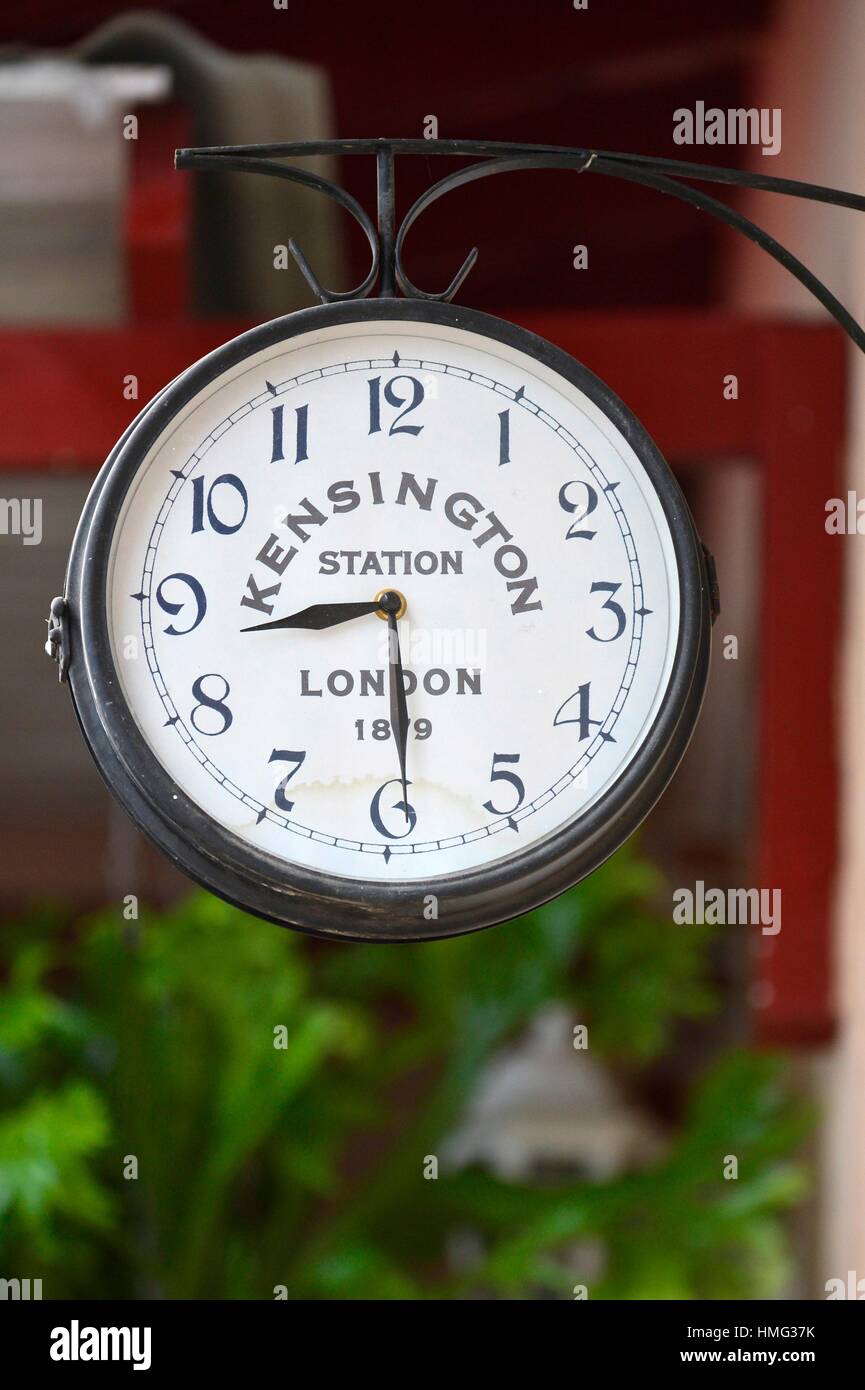 Very old clock hi-res stock photography and images - Alamy