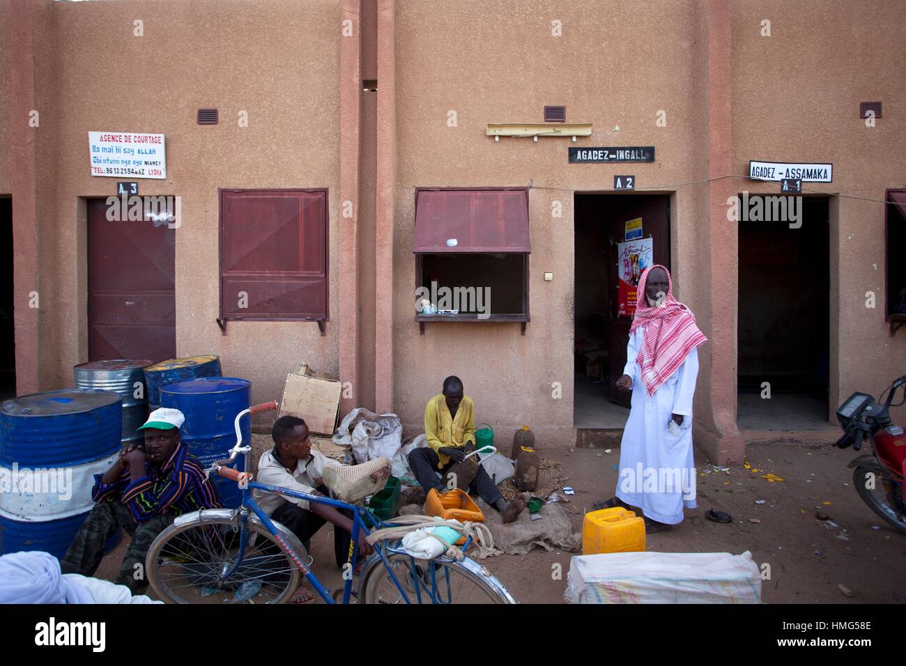 Niger, Agadez, ""la gare"" (bus station Stock Photo - Alamy