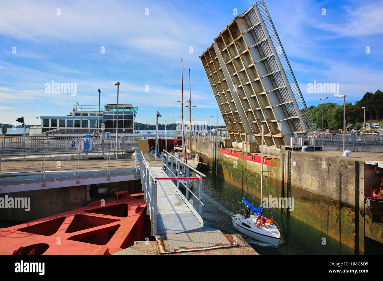 La rance tidal hi-res stock photography and images - Alamy