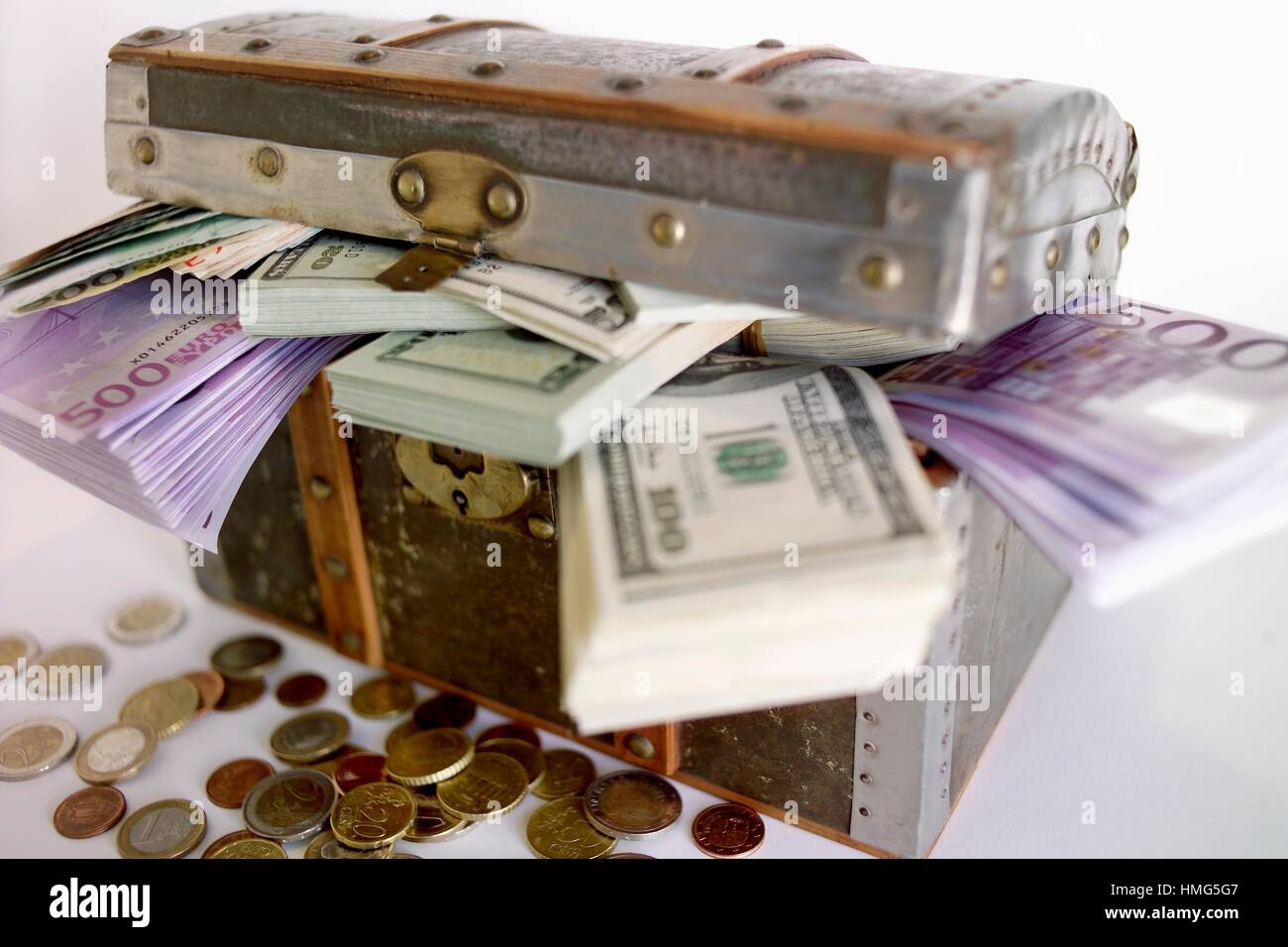 Chest money hi-res stock photography and images - Alamy