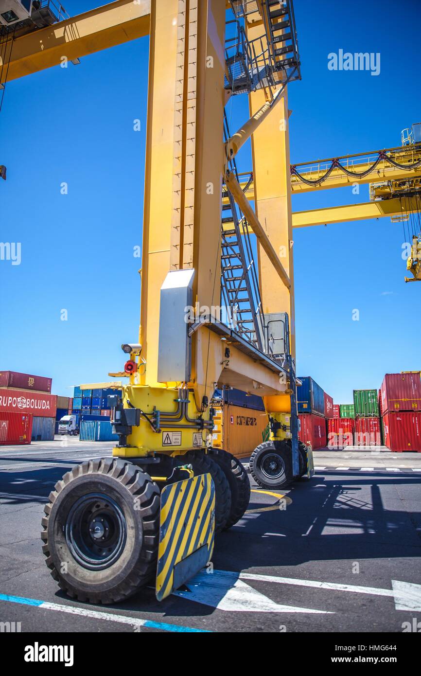 Cargo hoist hi-res stock photography and images - Alamy