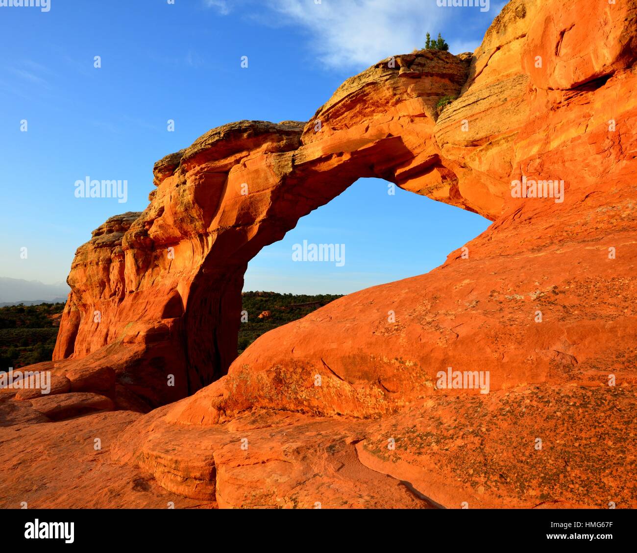 Broken arch hi-res stock photography and images - Alamy