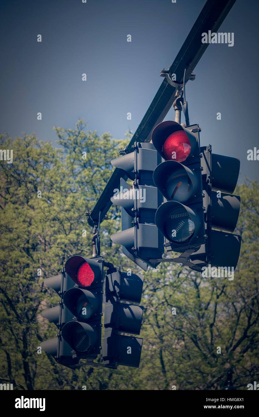 Red alerting hi-res stock photography and images - Alamy