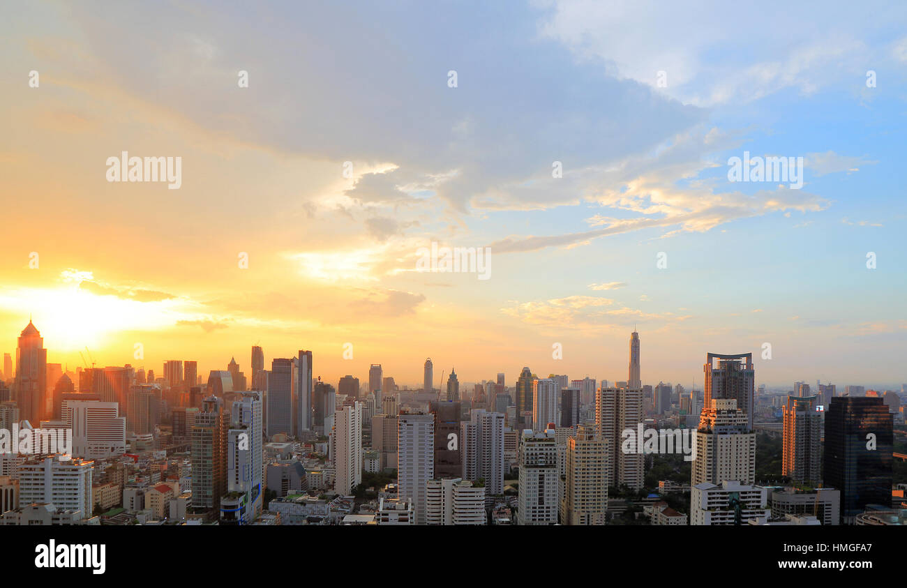 In the evening of Sunset over city scape Stock Photo - Alamy