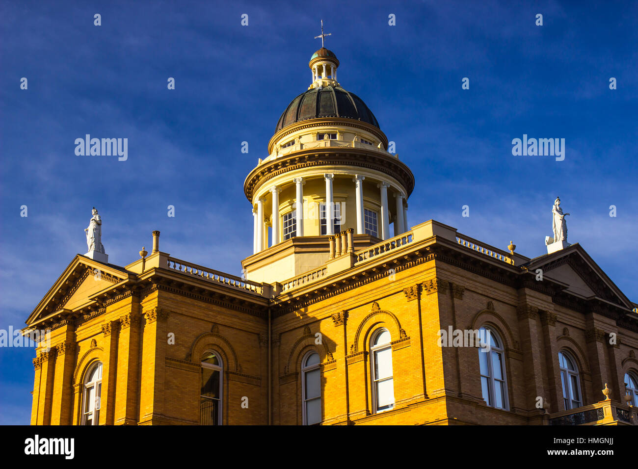 Domed Building With Statues In Early Morning Stock Photo - Alamy