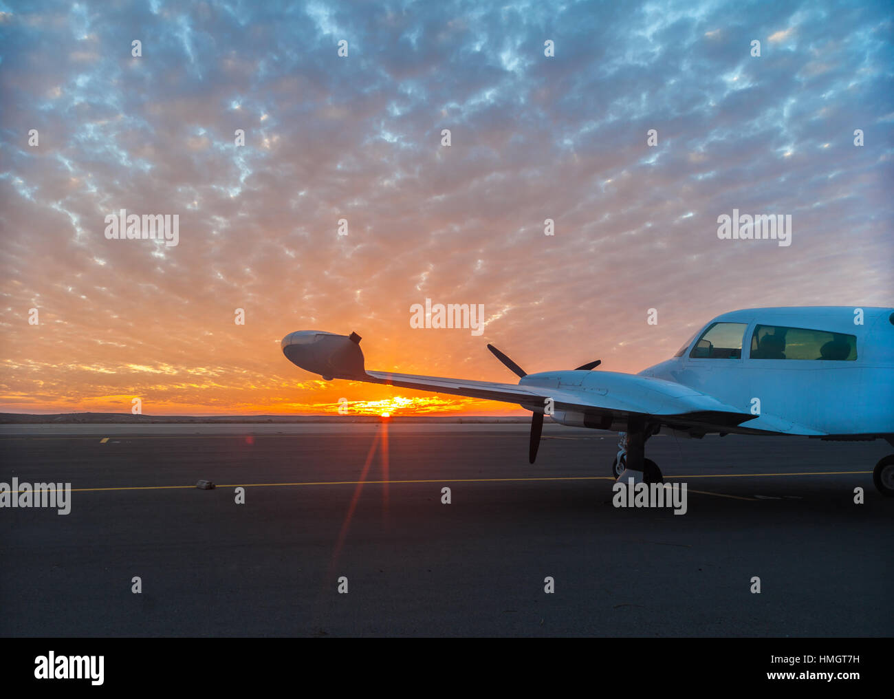 Plane on ground night sky hi-res stock photography and images - Alamy