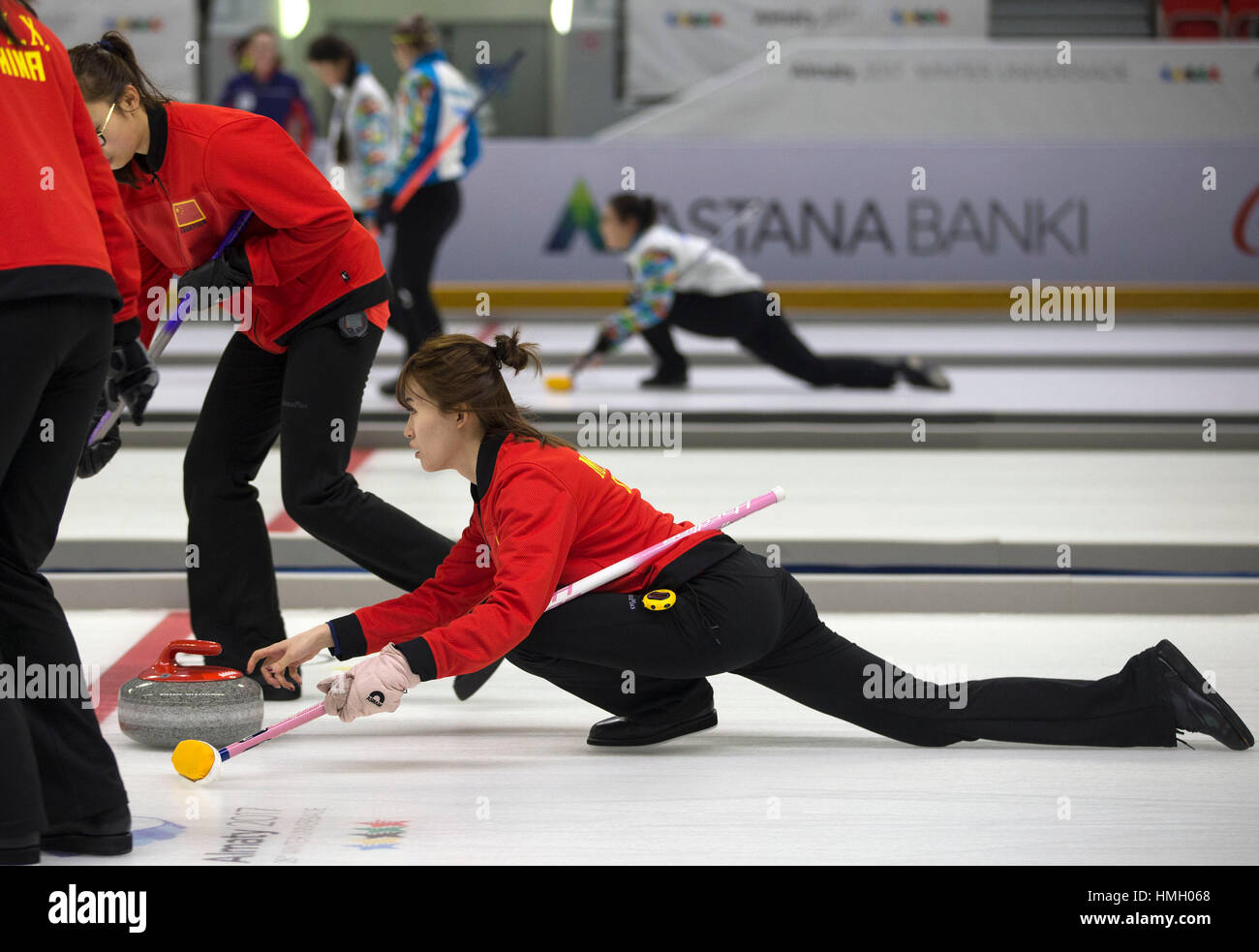 Almaty, Kazakhstan. 3rd Feb, 2017. Ma Jingyi(R) of Team China delivers ...