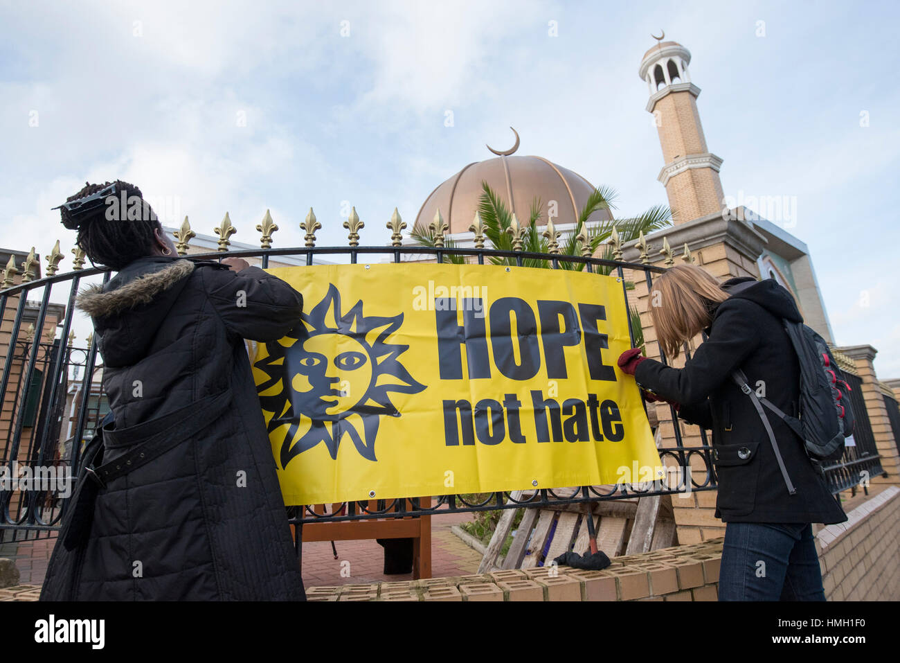 London, UK. 3rd Feb, 2017. A banner is setup ahead of a human circle of ...