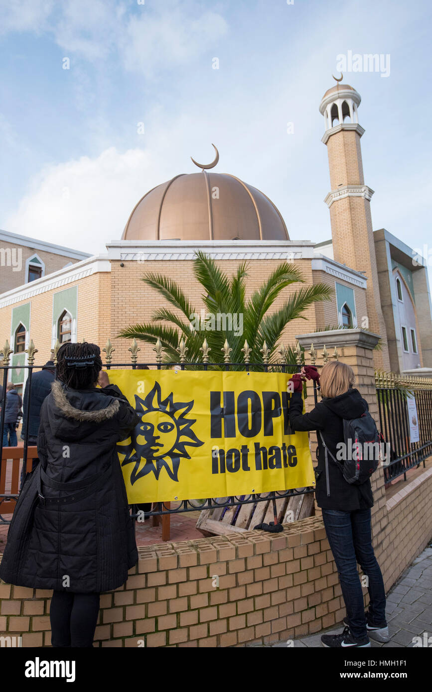London, UK. 3rd Feb, 2017. A banner is setup ahead of a human circle of ...