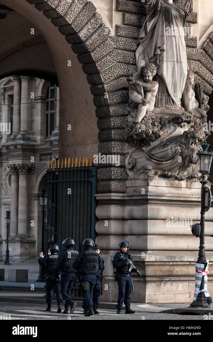 Paris, France. 3rd Feb, 2017. A French police officers stand guards in ...