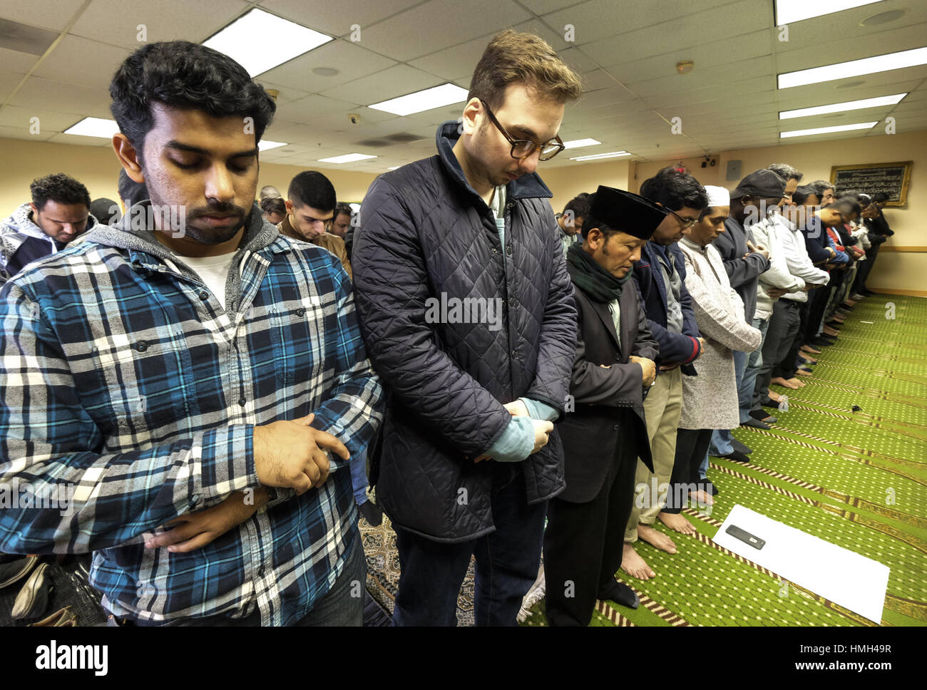 Los Angeles, USA. 3rd Feb, 2017. People pray at the Islamic Center of ...