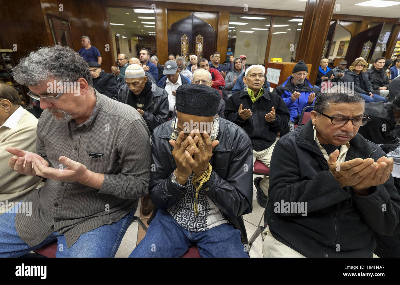 Los Angeles, USA. 3rd Feb, 2017. People pray at the Islamic Center of ...