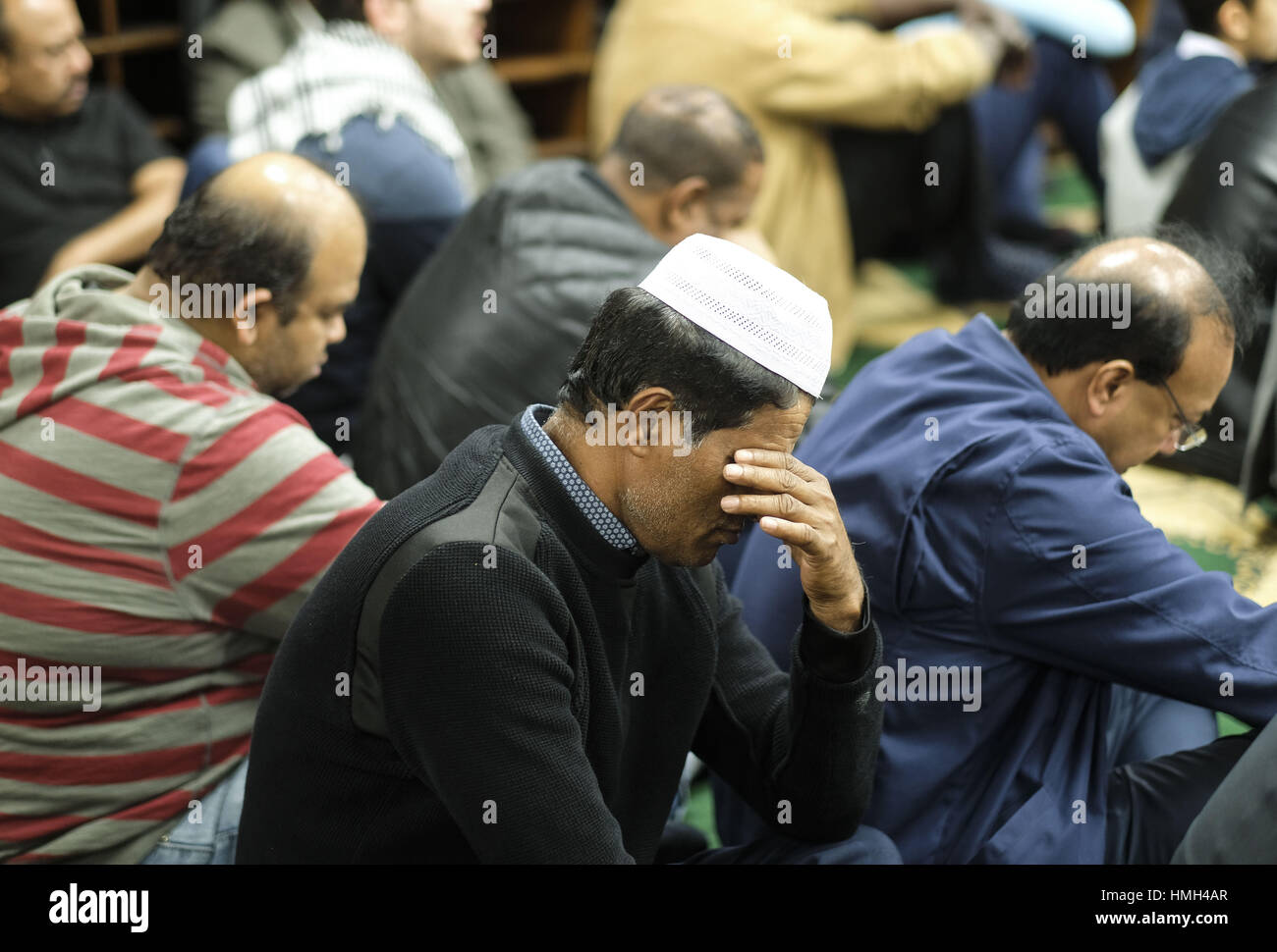 Los Angeles, USA. 3rd Feb, 2017. People pray at the Islamic Center of ...