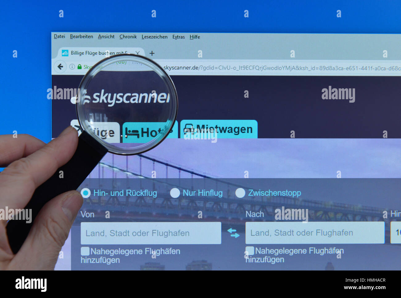 Skyscanner.de, Internet, monitor, hand, magnifying glass, Monitor, Hand ...