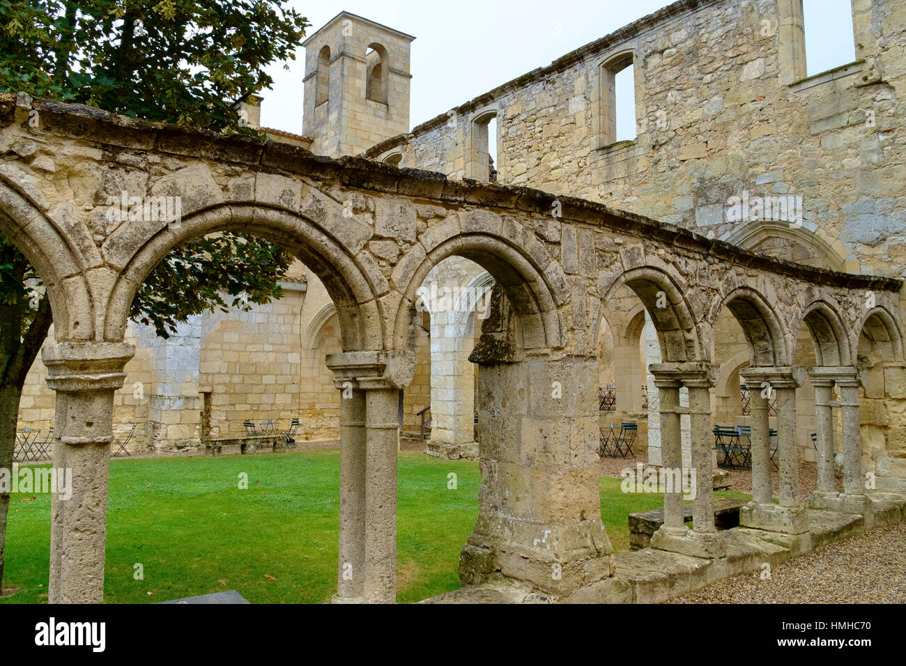 Cloister ruin hi-res stock photography and images - Alamy