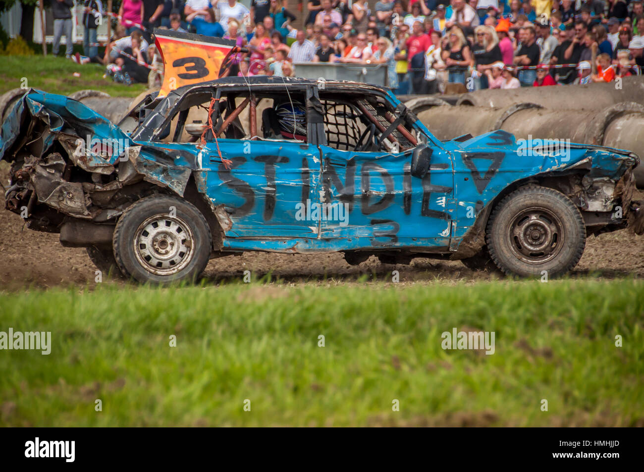Old broken car Stock Photo - Alamy