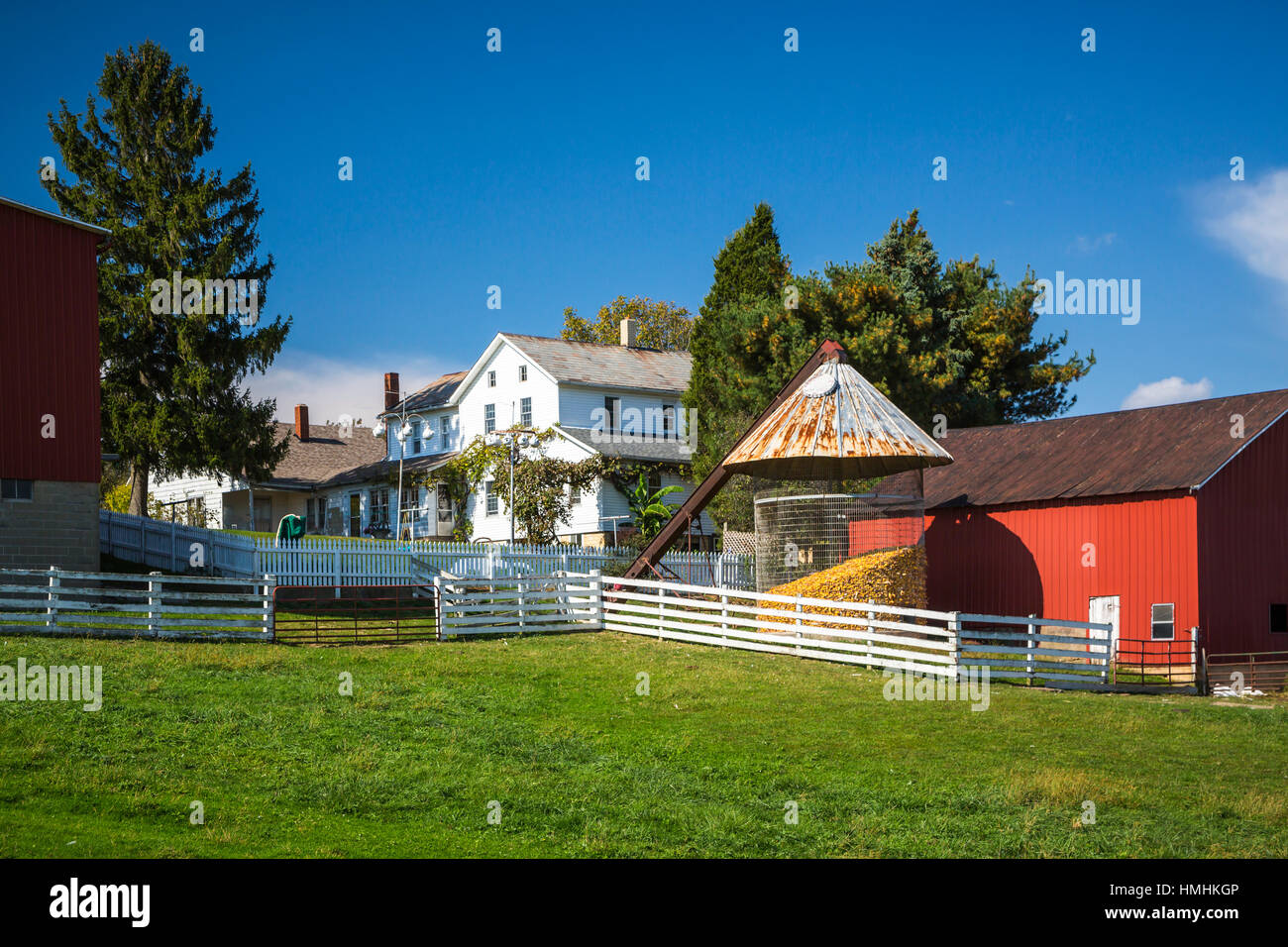 Corn crib hi-res stock photography and images - Alamy
