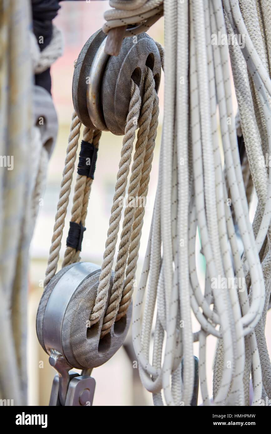Rope Pulleys High Resolution Stock Photography and Images - Alamy