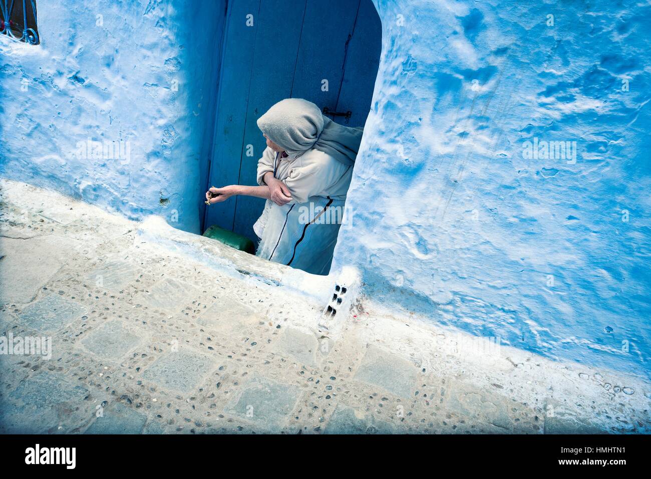 Puerta sentada hi-res stock photography and images - Alamy