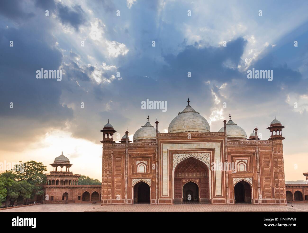 India taj mahal mosque young hi-res stock photography and images - Alamy