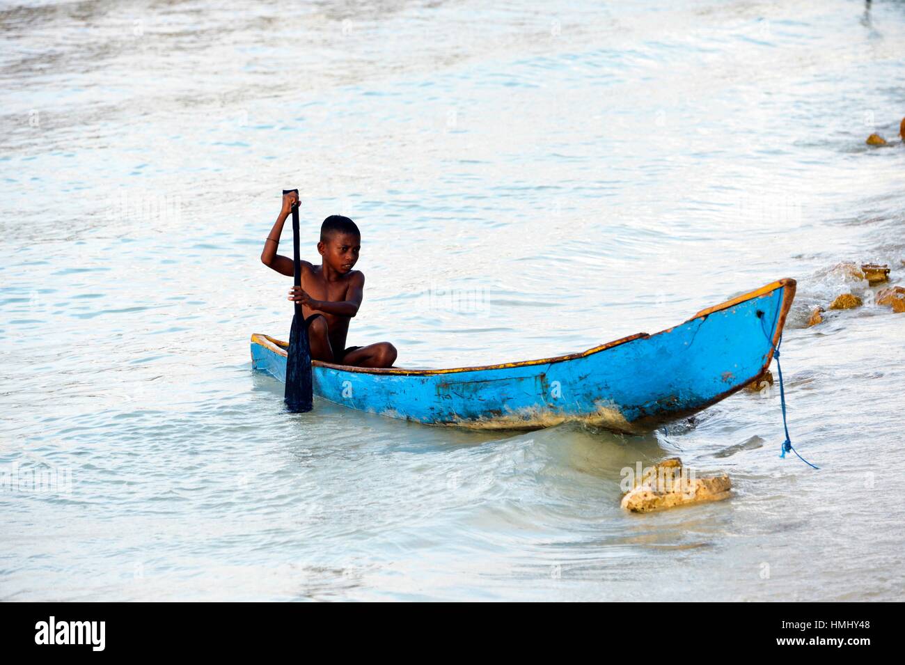 Child rowing papua hi-res stock photography and images - Alamy