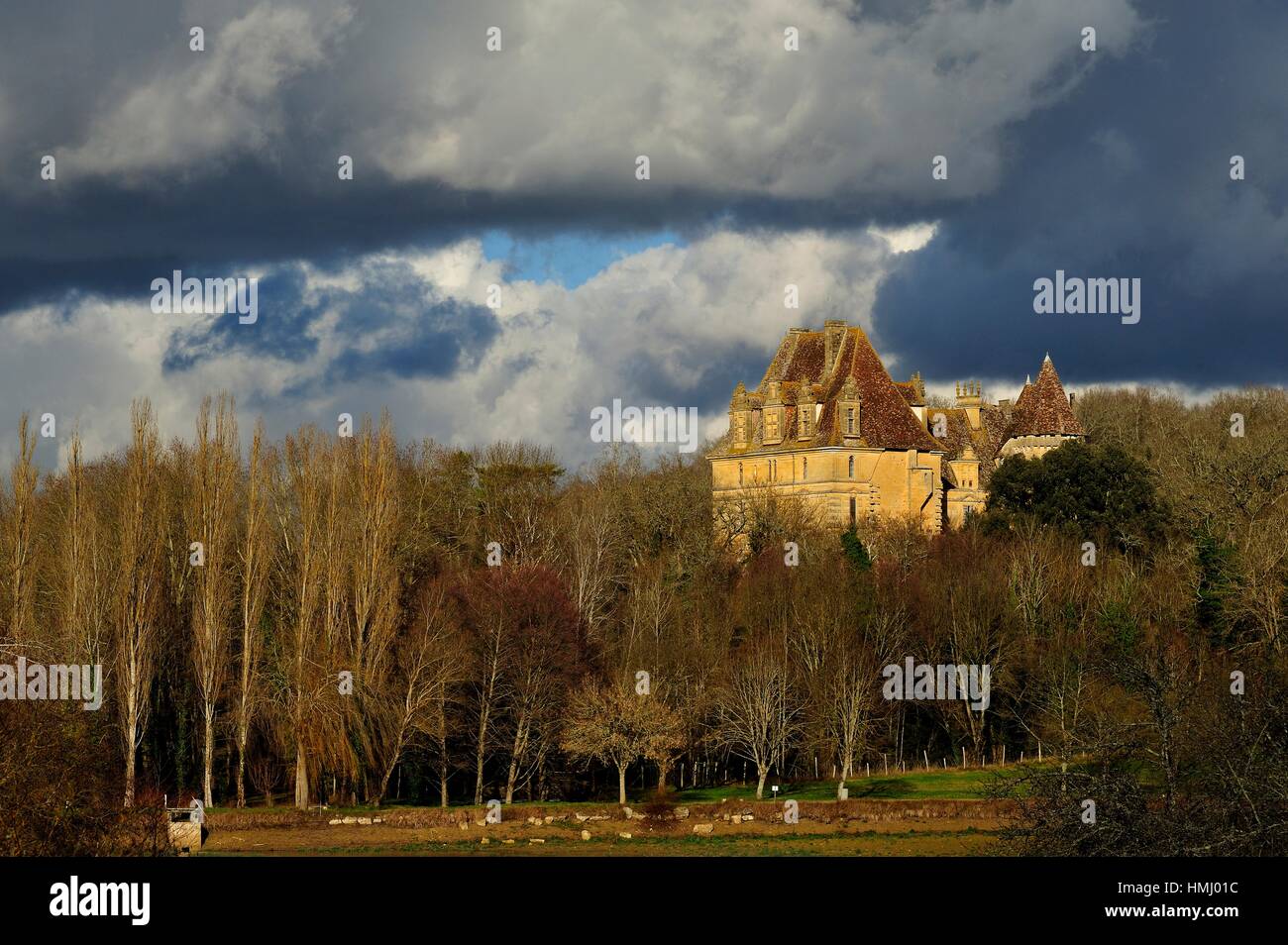 Lanquais castle hi-res stock photography and images - Alamy