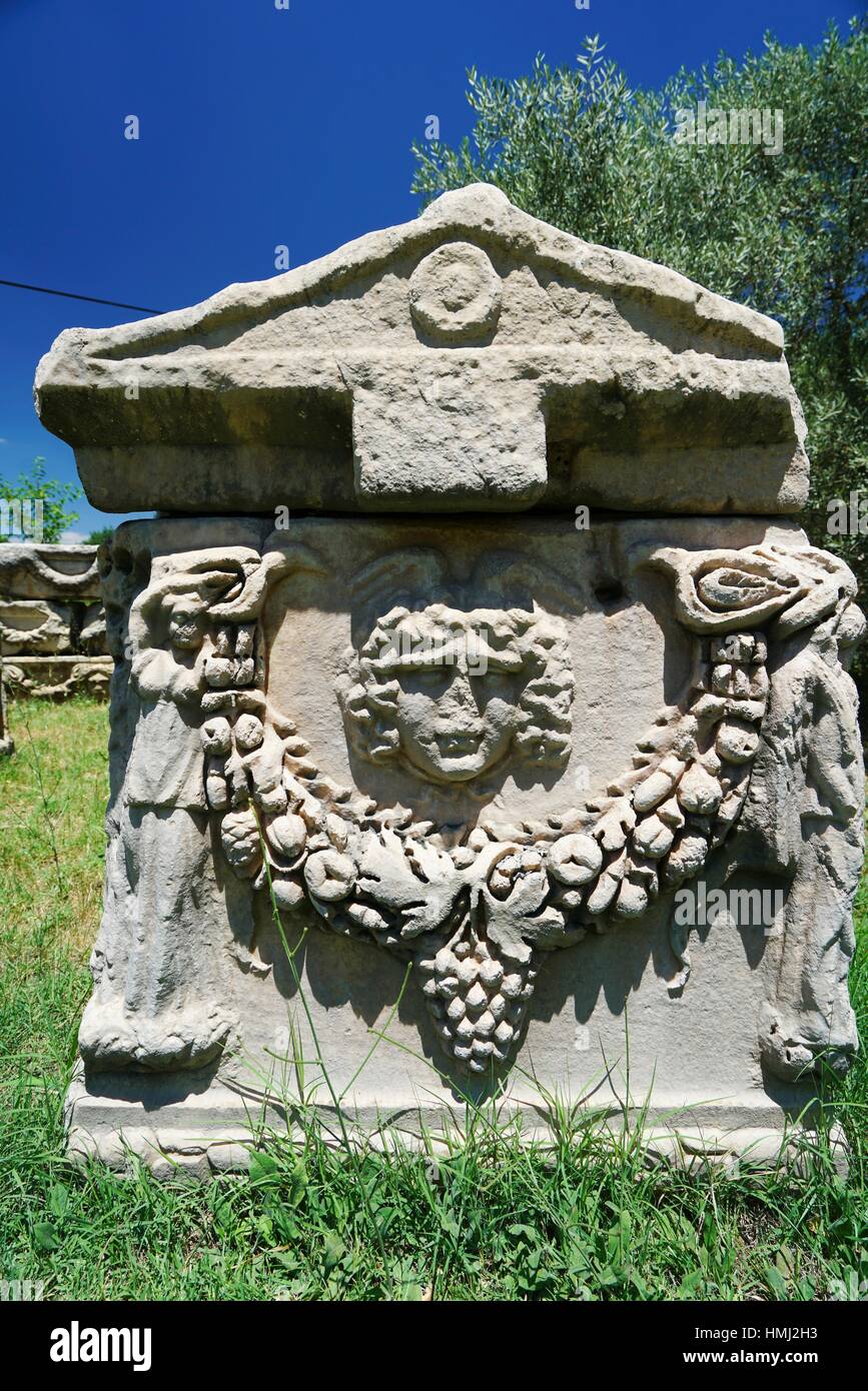 Sarcophagus with Garland (Roman Period). Aphrodisias. Ancient Greece ...