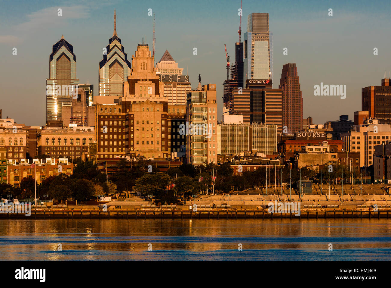 Philadelphia skyline 2016 hi-res stock photography and images - Alamy