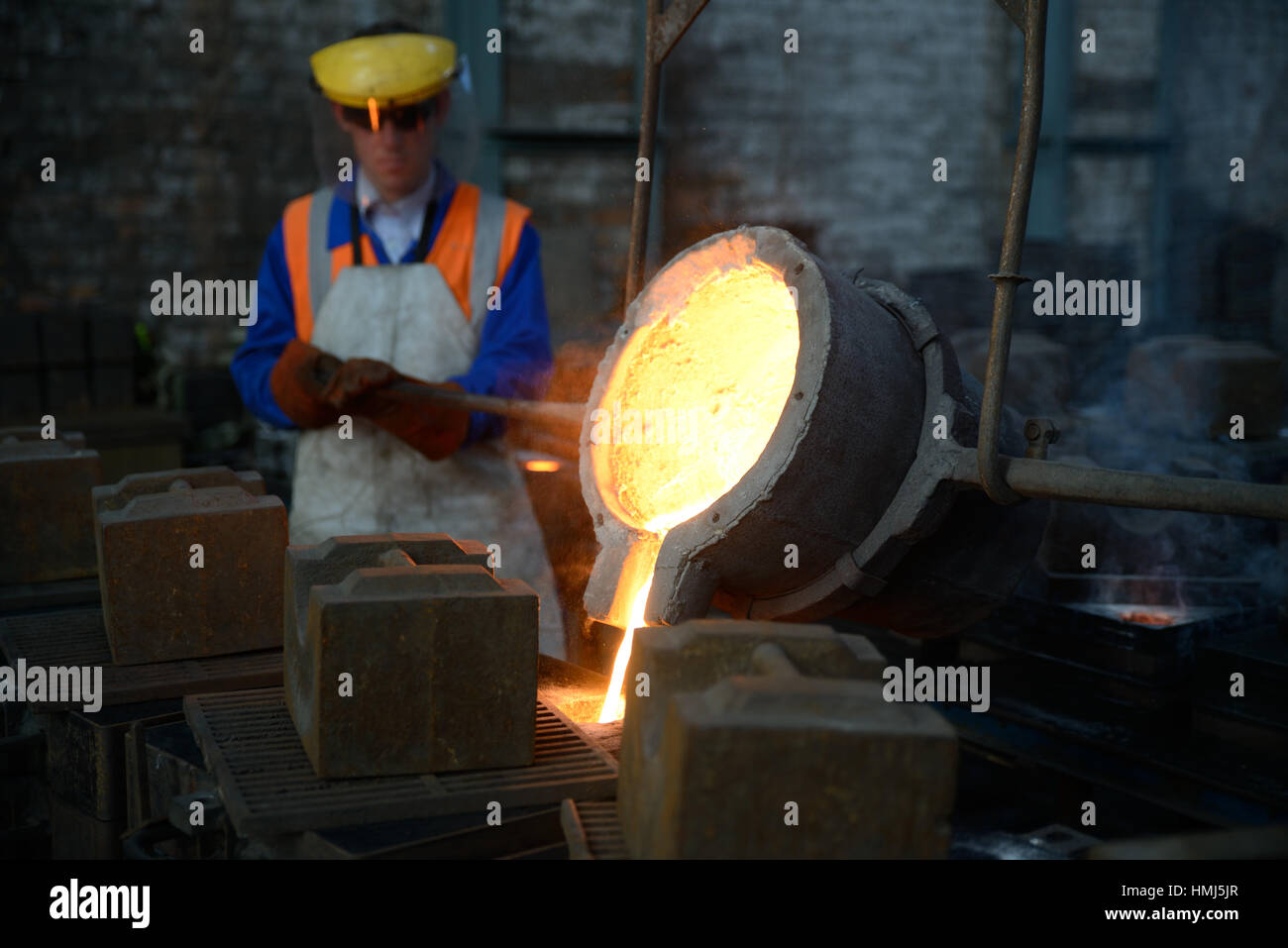 Metal casting hi-res stock photography and images - Alamy