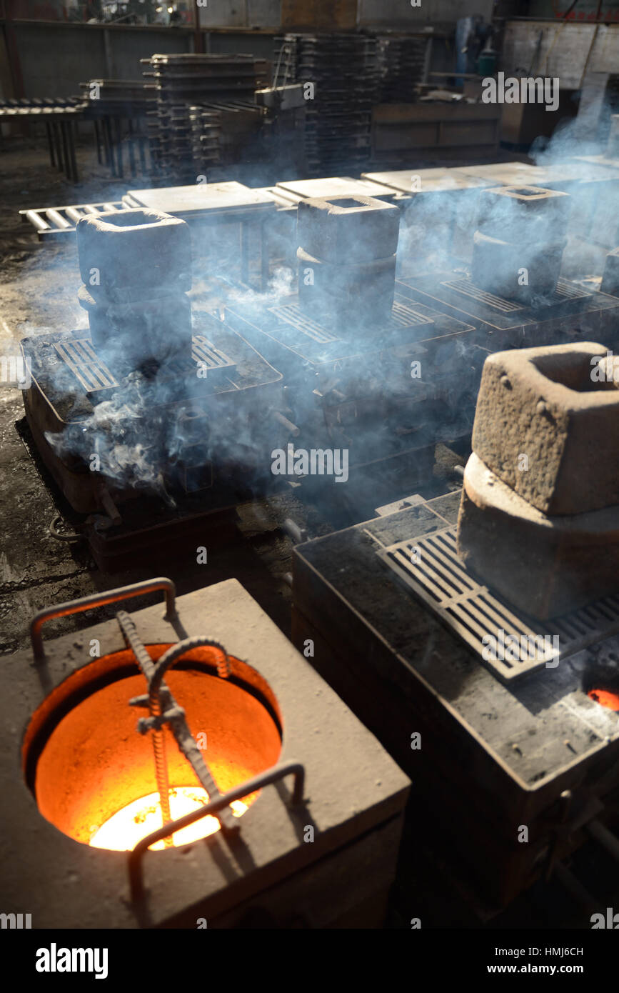Hot metal casting hi-res stock photography and images - Alamy