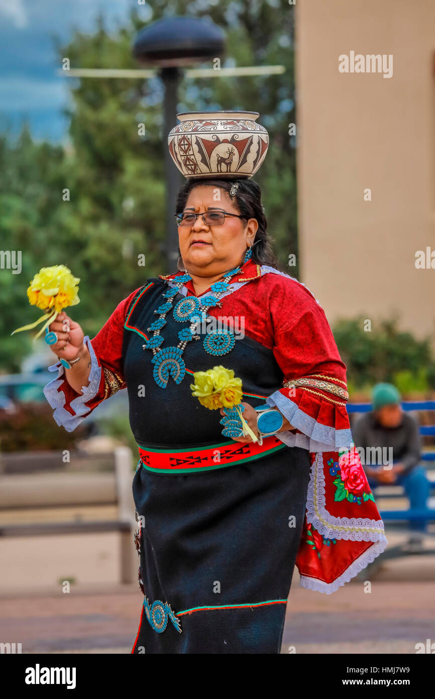 Zuni craft hi-res stock photography and images - Alamy