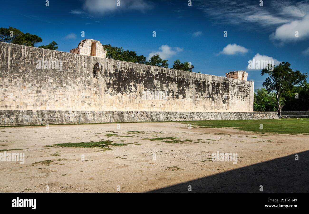 Ball chichen itza hi-res stock photography and images - Alamy