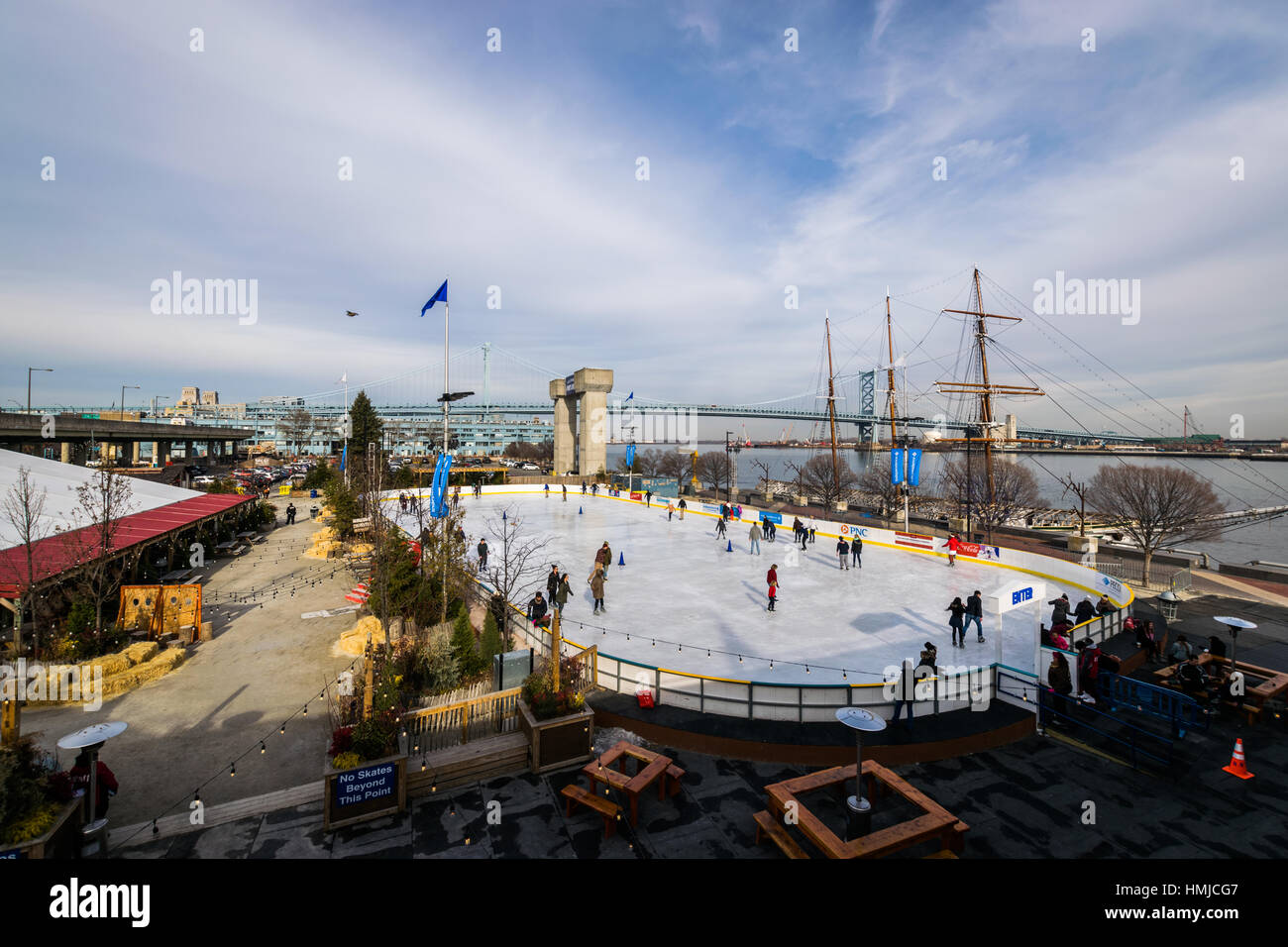 Philadelphia ice skating rink hi-res stock photography and images - Alamy