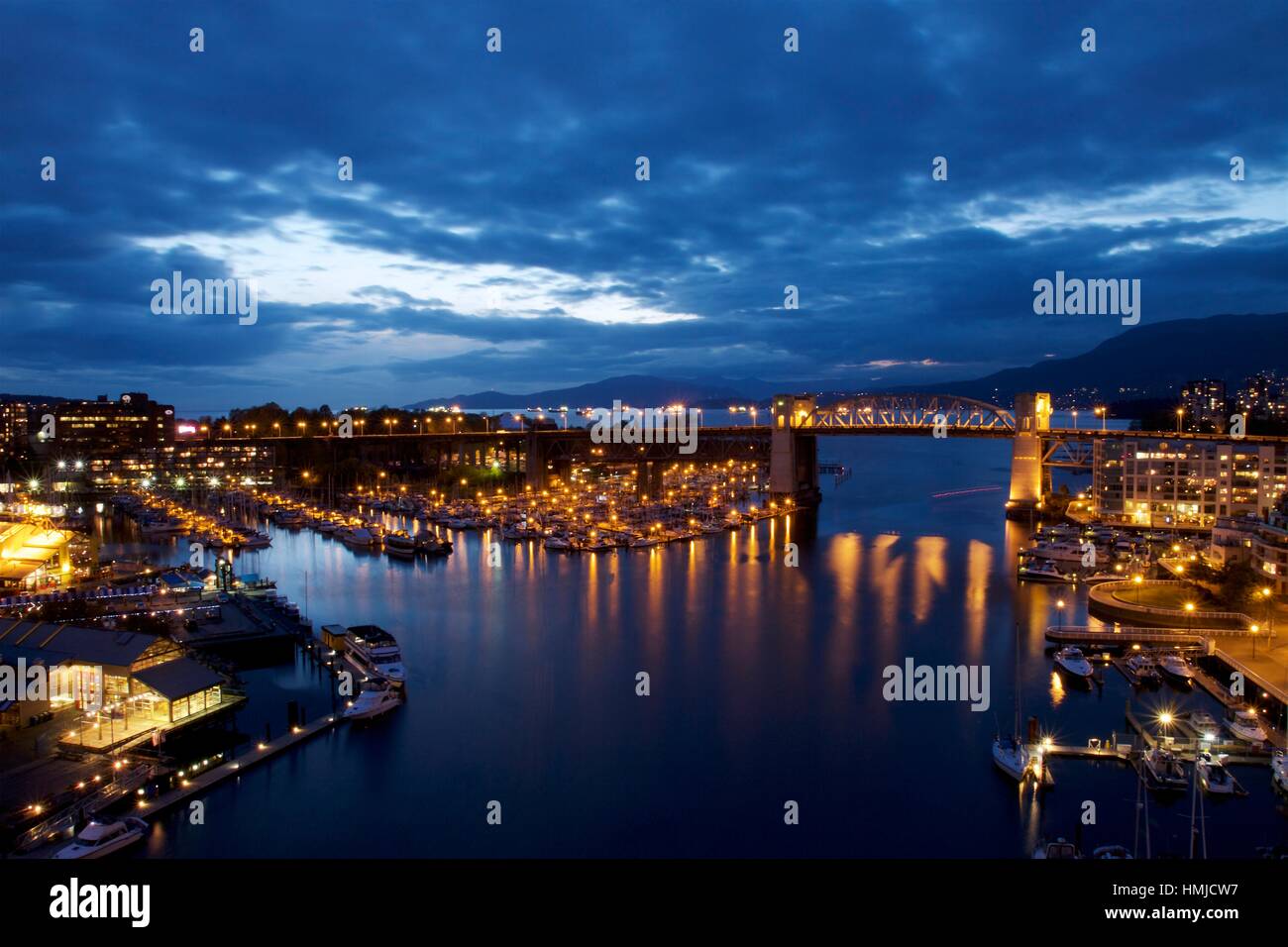 Night view burrard bridge hi-res stock photography and images - Alamy