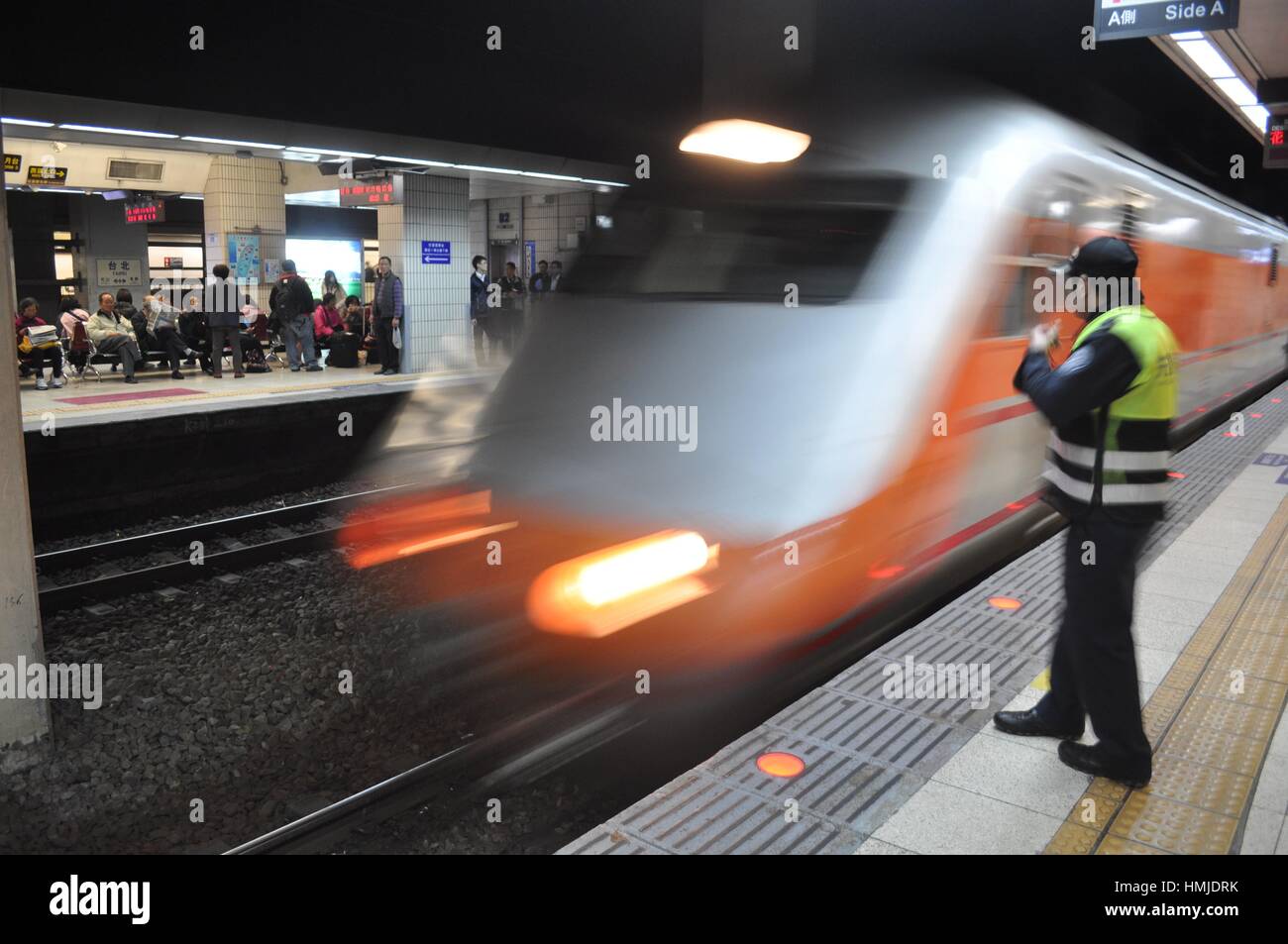 Train at taipei main station hi-res stock photography and images - Alamy