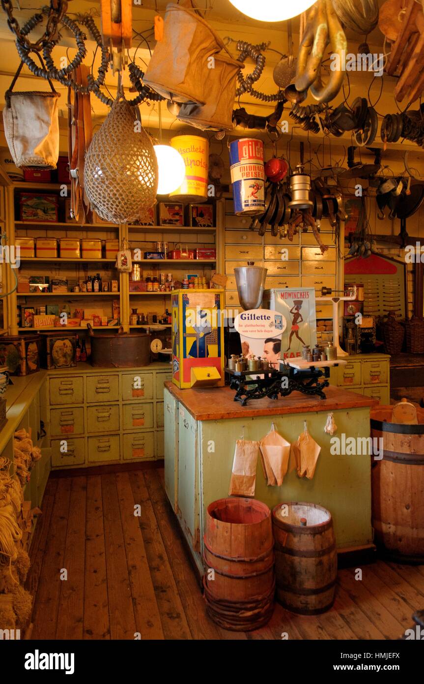 Old fashioned store hi-res stock photography and images - Alamy