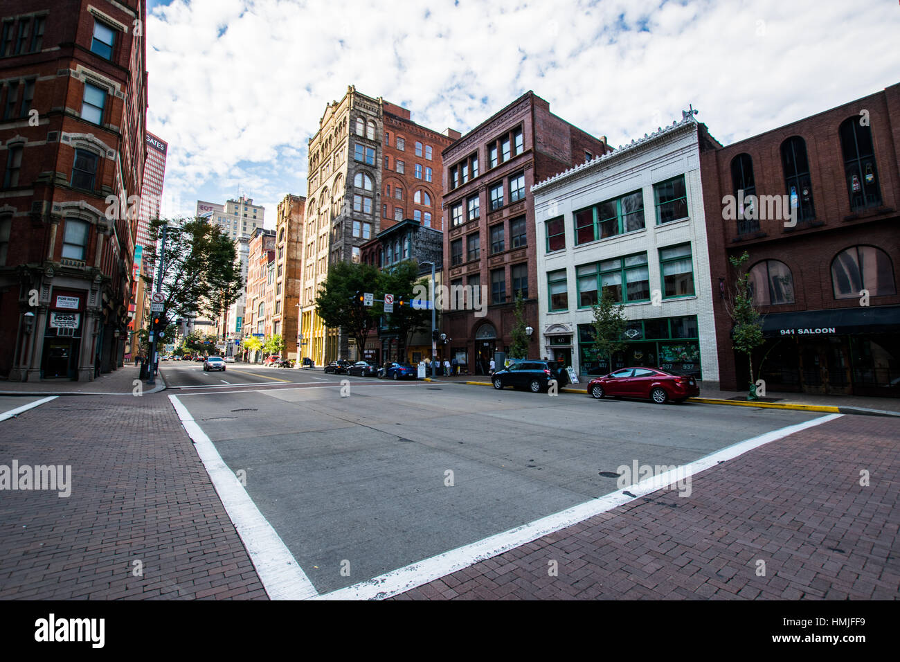 Warm Cloudy day in Downtown Pittsburgh, Pennsylvania Stock Photo - Alamy