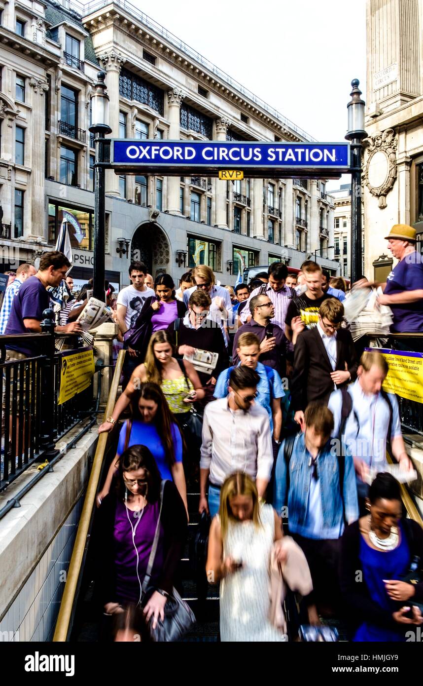 London traffic commute woman hi-res stock photography and images - Alamy