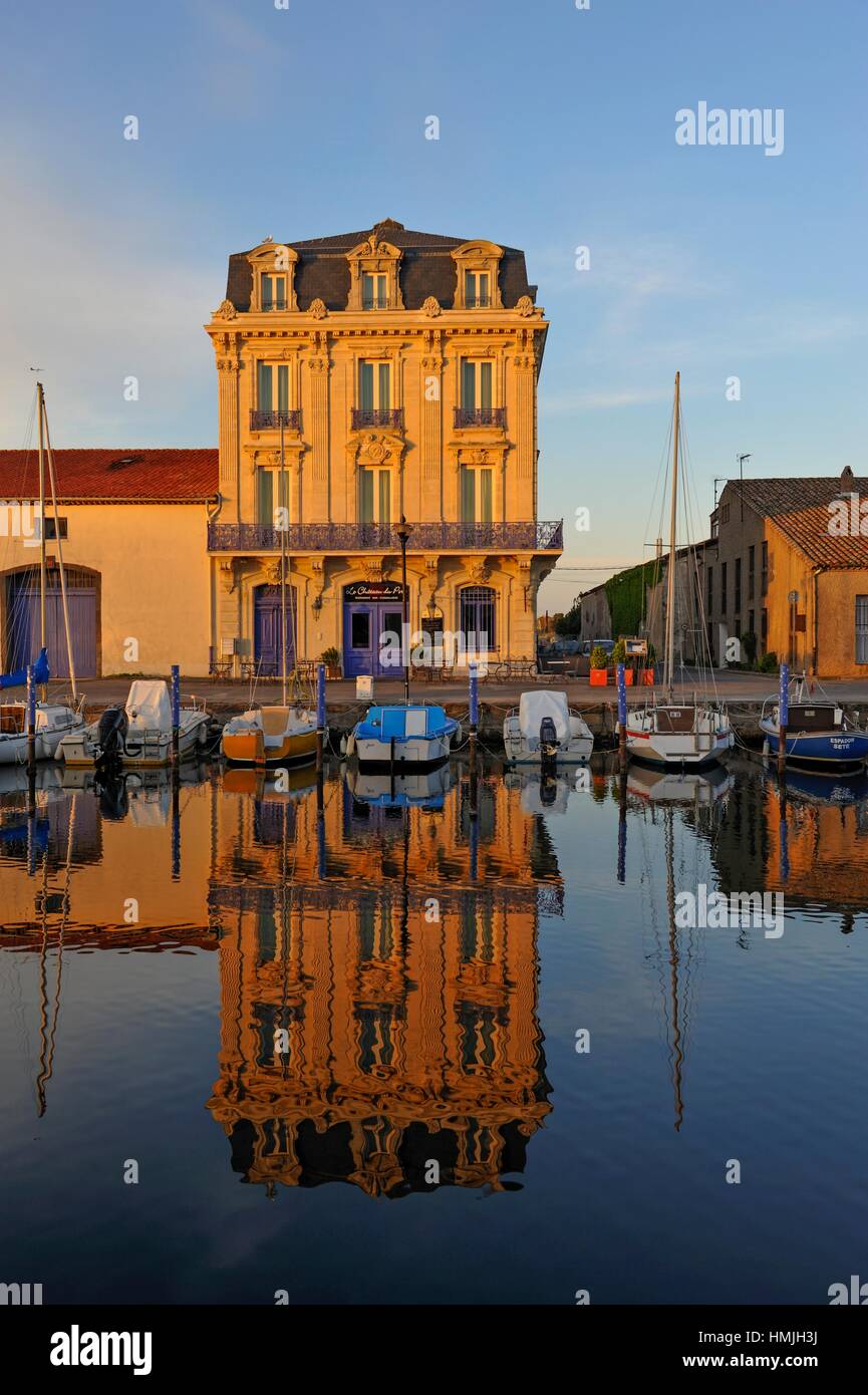Harbour marseillan hi-res stock photography and images - Alamy