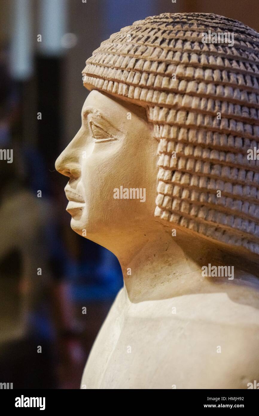 Seated scribe. Egyptian Pharaonic collection. Louvre Museum. Paris ...