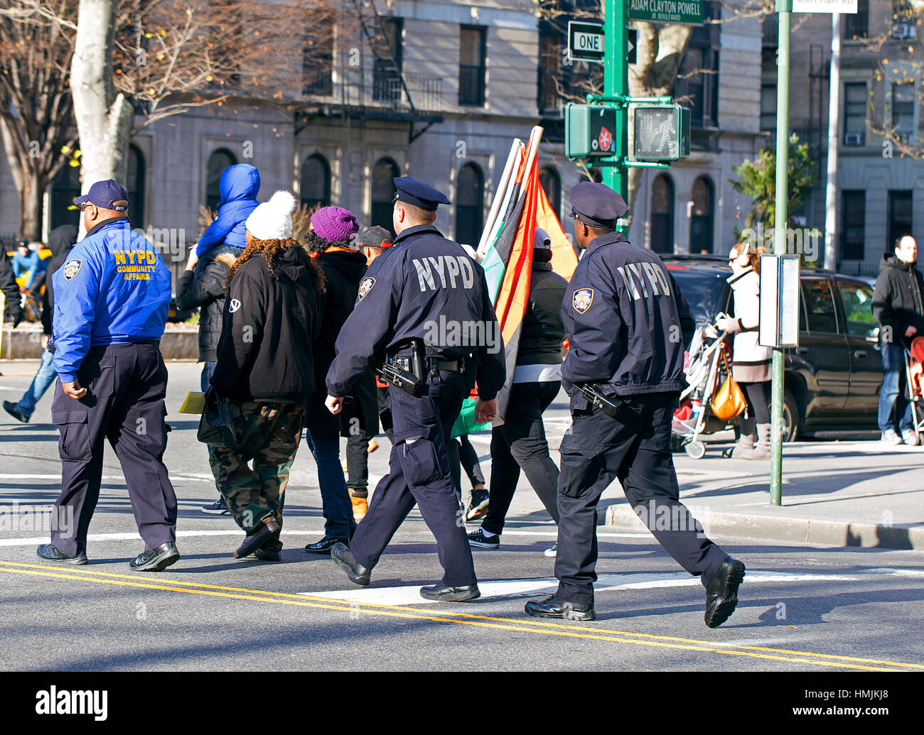 Police officer united states uniform hi-res stock photography and ...
