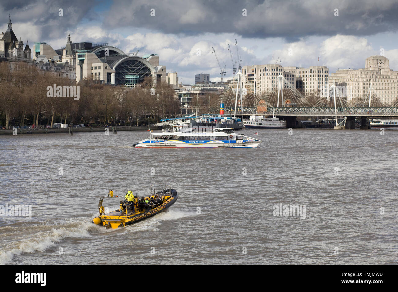 Tourists sightseeing on the River Thames Stock Photo - Alamy