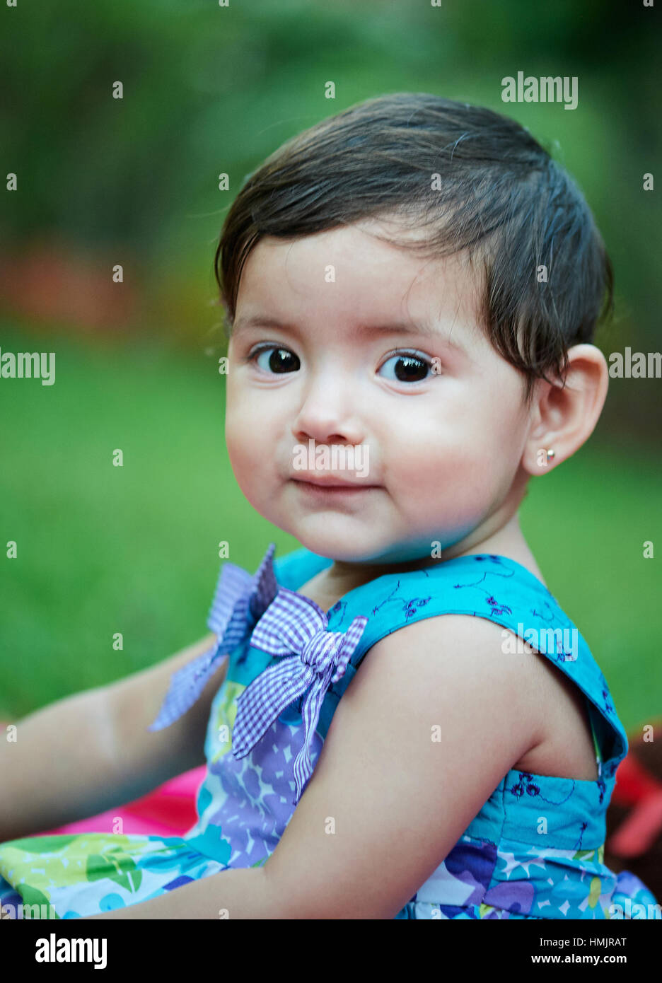 portrait of small kid girl in green park Stock Photo - Alamy