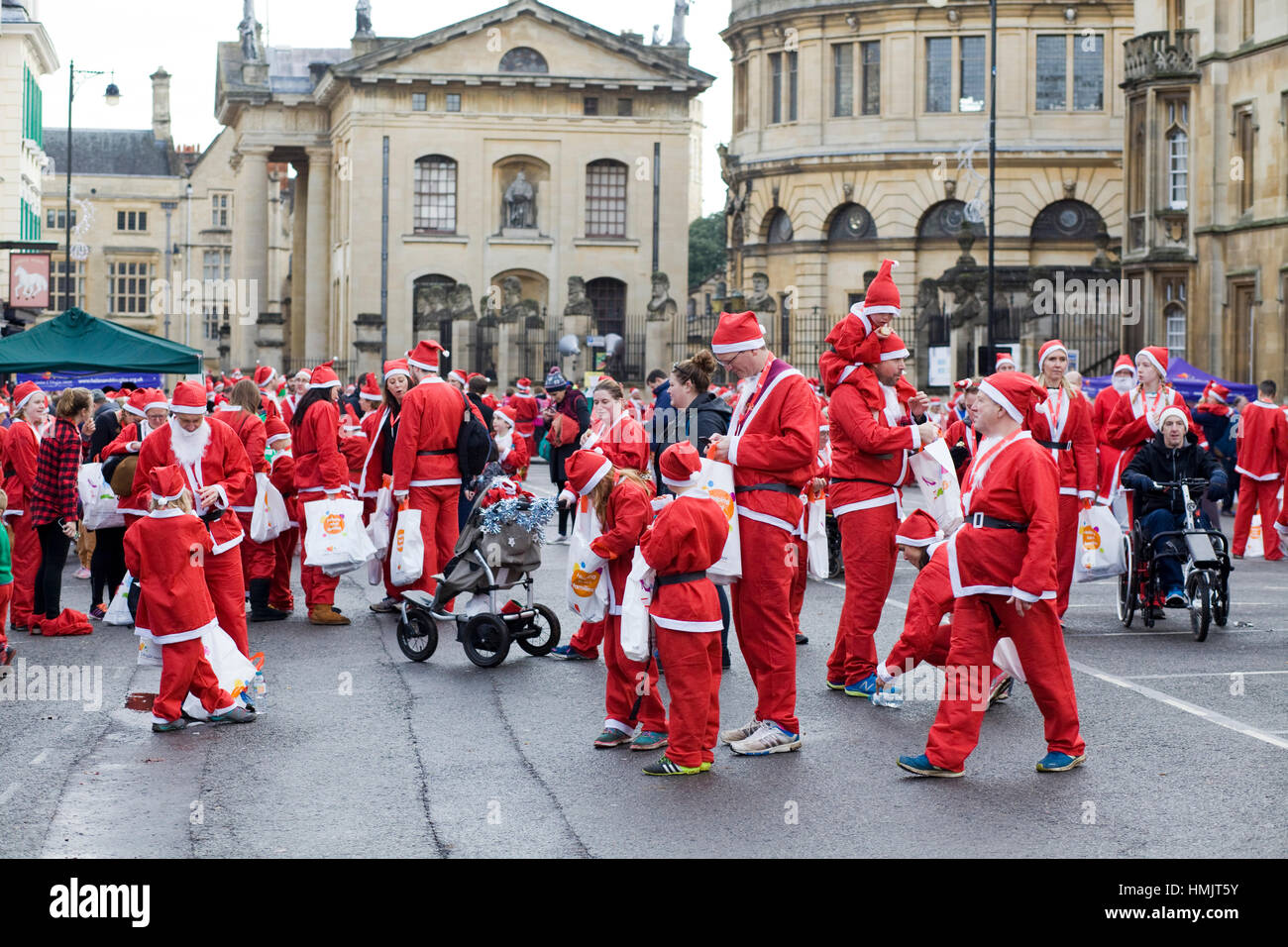 Public charity event crowd hi-res stock photography and images - Alamy