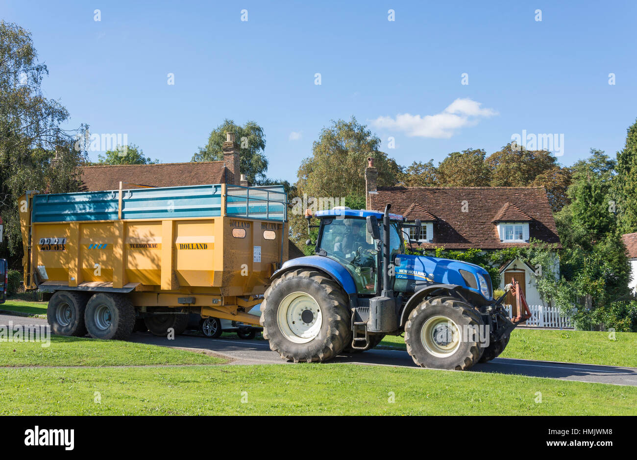 Tractor farming england hi-res stock photography and images - Alamy