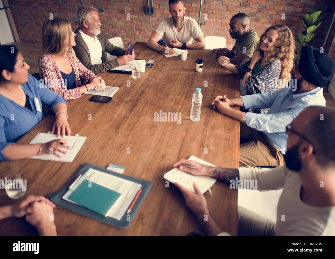 Meeting Table Networking Sharing Concept Stock Photo - Alamy