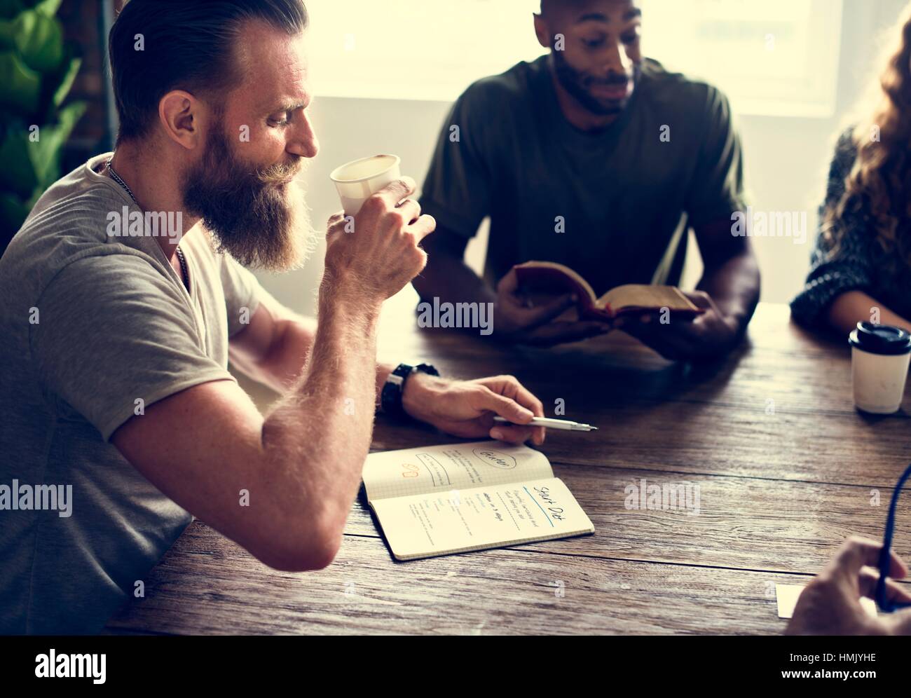 Meeting Table Networking Sharing Concept Stock Photo - Alamy